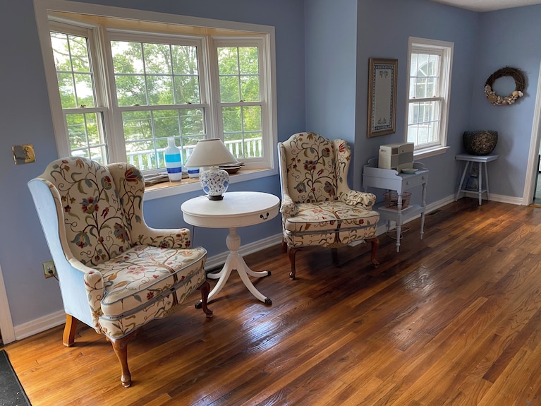 Charming 4 Bedroom 3 Bathroom Cottage With Lake View - Chautauqua, NY