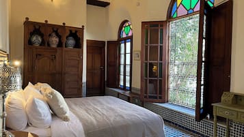 Suite Superior, vista para o jardim | 1 quarto, cofre no quarto, secretária