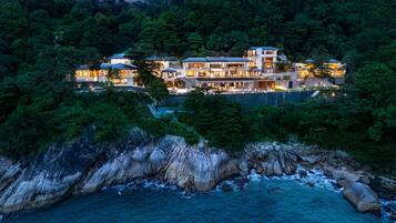 Fachada do alojamento (tarde/noite)