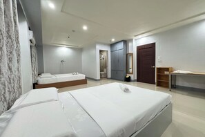 Quarto Familiar | Secretária, Wi-fi grátis, roupa de cama fornecida 