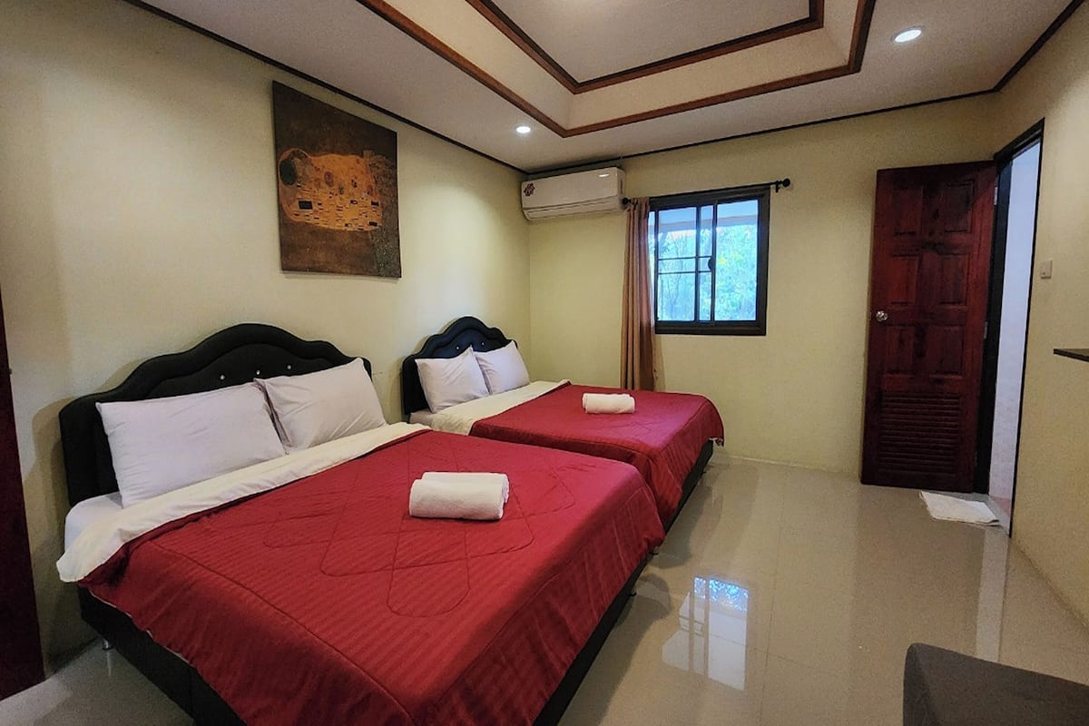 Quarto Familiar | Secretária, Wi-fi grátis, roupa de cama fornecida