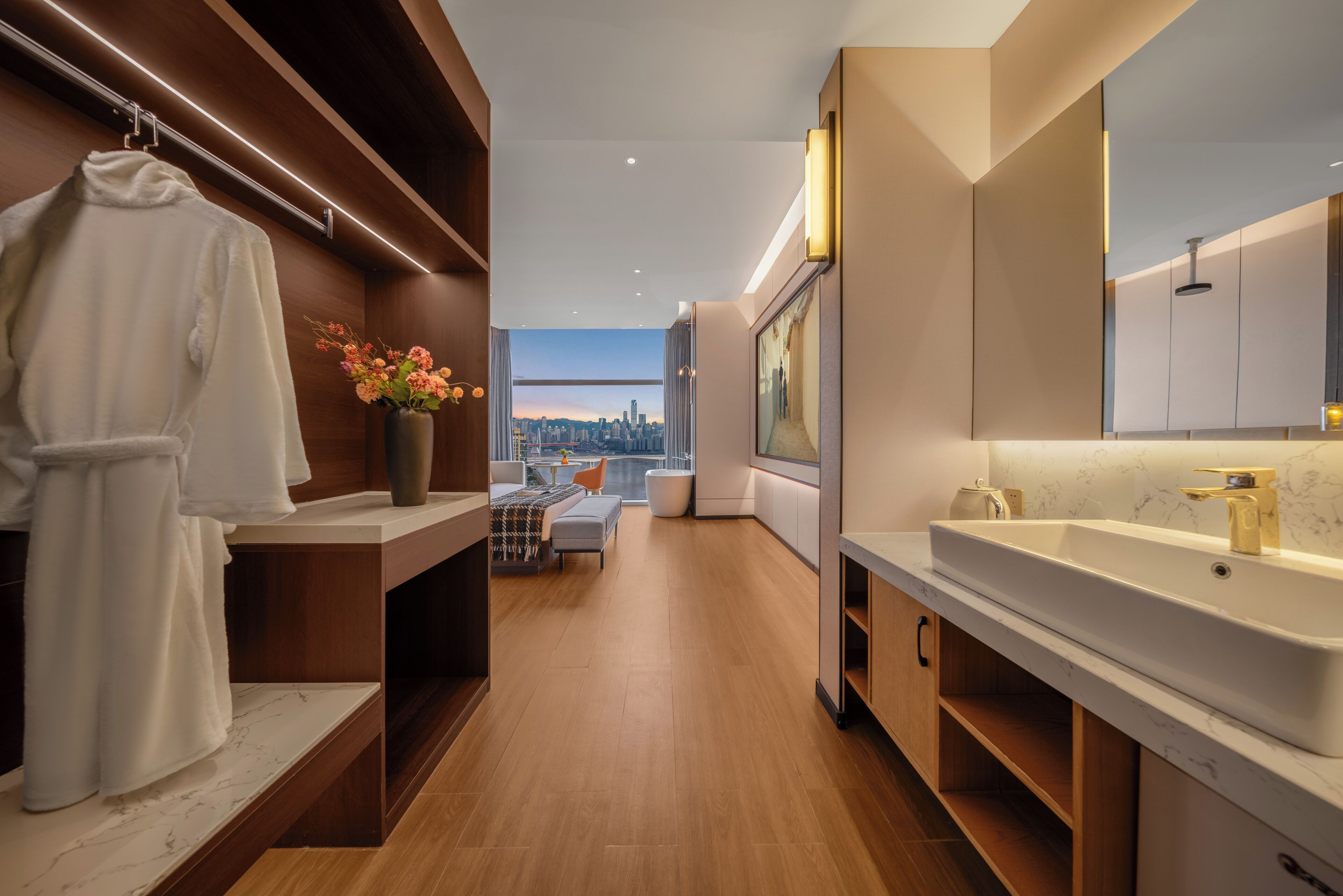 Quarto casal urbano | Edredons de pluma, escrivaninha, espa ço de trabalho para notebook