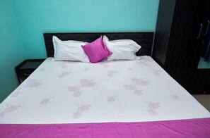Quarto casal conforto | Cofres nos quartos, quartos à prova de som, Wi-Fi de cortesia
