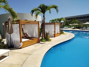 2 piscinas exteriores 