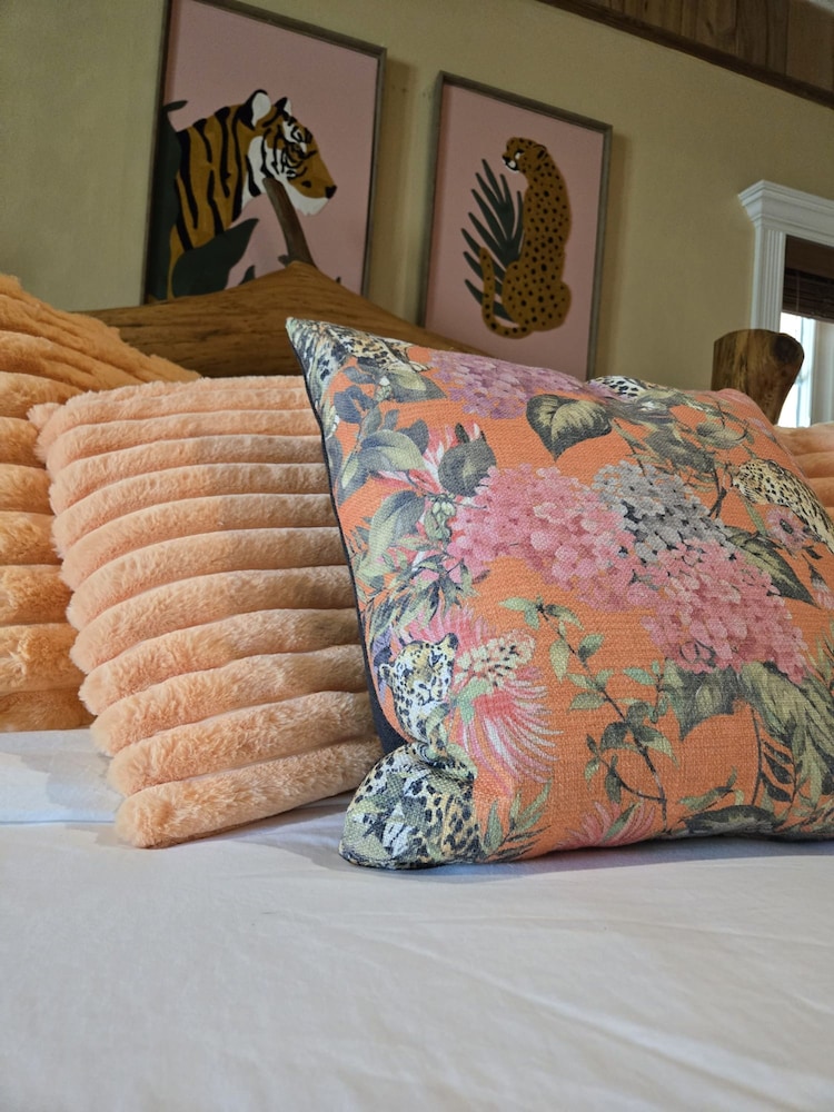 4 Bedroom Studio Luxury Suite - Fort Myers, FL