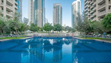 2 piscinas exteriores