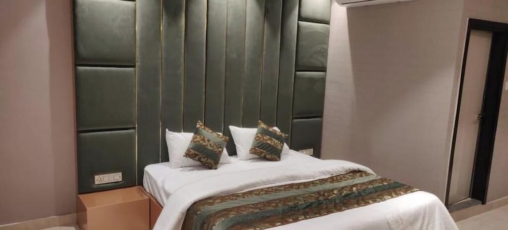 Hotel Maya Crystal - Kanpur