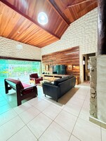 Smart TV 40 polegadas com canais a cabo