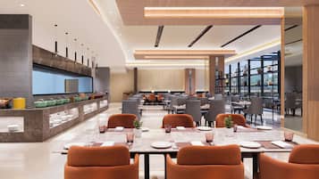 3 restaurantes, pequenos-almoços servidos, cozinha internacional