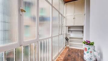 Apartamento, 2 quartos | Varanda