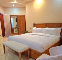Suíte estúdio luxo, 1 cama Queen, vista para o jardim | Ferros/tábuas de passar roupa, Wi-Fi de cortesia