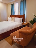 Quarto casal conforto de uso individual, vista para o jardim | Ferros/tábuas de passar roupa, Wi-Fi de cortesia