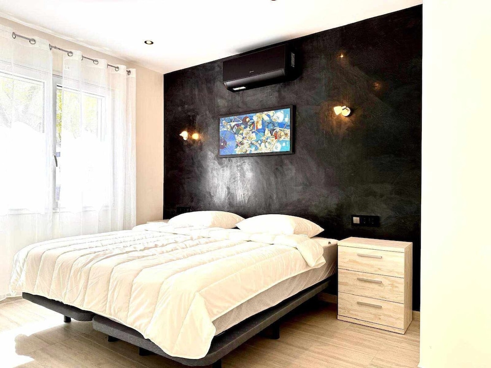 Villa Jetsol au canal avec amarre piscine privé chauffée, jacuzzi à ...