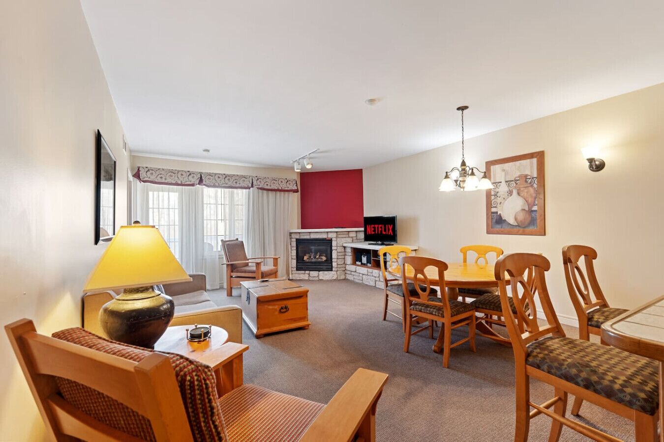 Resort Style W/ Balcony, Hot Tub And Full Kitchen - Horseshoe Valley, ON