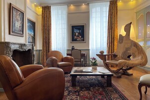 Athena | Roupa de alta qualidade, minibar, cofre no quarto 