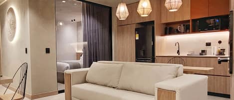 Apartamento, 2 quartos | Área de estar | Smart TV 32 polegadas com canais a cabo