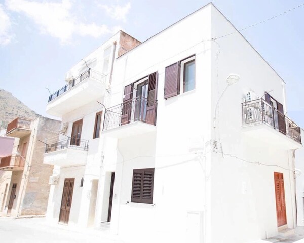 White Asses Rooms - Castellammare del Golfo