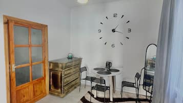 Quarto Triplo Comfort | Secretária, secretária adequada para computadores portáteis
