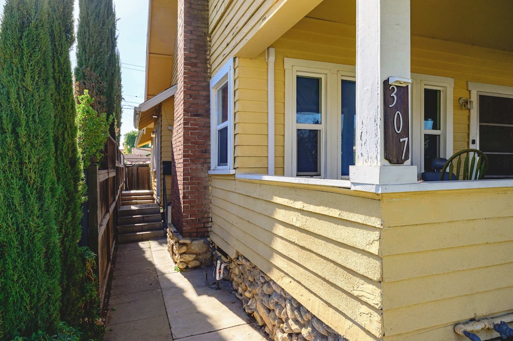 Comfortable Home Near La With Full Kitchen & Laundry - Alhambra, CA