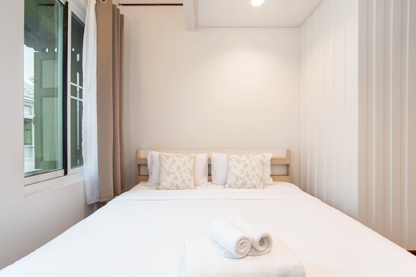 Nivas Wanit - Bangkok