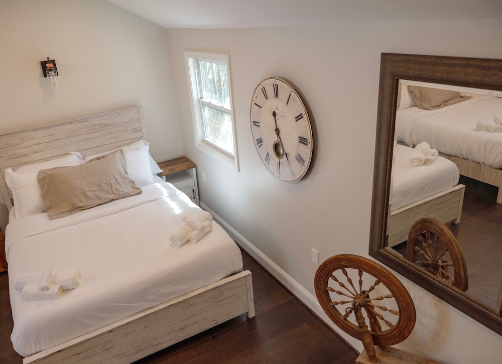 Fully renovated 1800s Carriage House seamlessly blends history w/modern ...