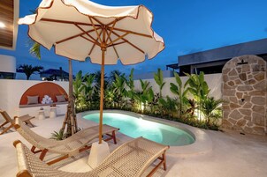 Terraço com espreguiçadeiras