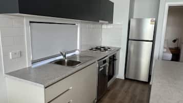 Cabana conforto, vista para o oceano | Cozinha privada | Geladeira, cooktop, talheres/pratos/utensílios de cozinha