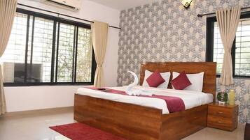 Quarto Duplo ou Twin Deluxe, Vista para a cidade | Quartos insonorizados, ferro/tábua de engomar, Wi-fi grátis