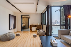 Apartamento Deluxe, 2 quartos, não fumadores, vista para o rio | Cortinas/cortinados opacos, quartos insonorizados, Wi-fi grátis 