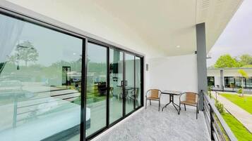 Quarto triplo superior, sacada, vista para o jardim | Terraço/pátio