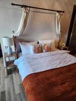 Quarto econômico, sacada | Roupa de cama