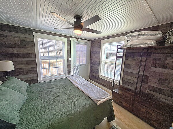 Redbud Tiny Home Resort - Chelsea, OK