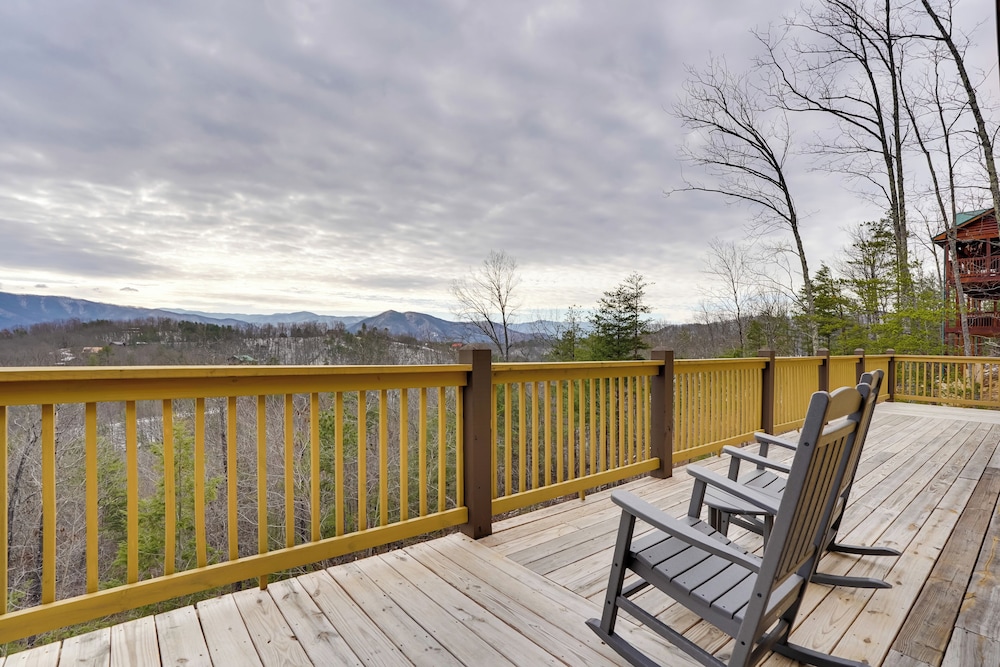 Close To Hiking: Hot Tub Haven In Sevierville! - Tennessee