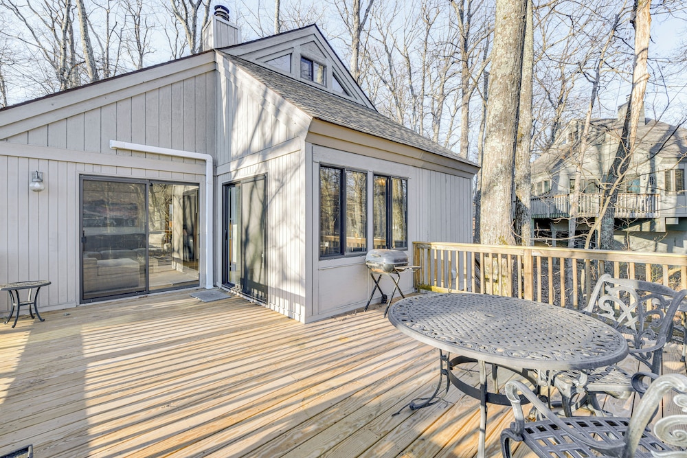 Walk To Ski Slopes: Wintergreen Resort Treehouse - Virginia
