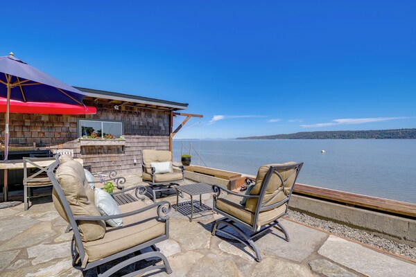Waterfront Gem W/ 2 Patios On Camano Island - Langley