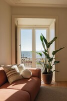Apartamento, 2 quartos, vista para o rio | Secretária adequada para computadores portáteis, quartos insonorizados