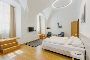 Quarto Duplo Deluxe | Cortinas/cortinados opacos, Wi-fi grátis, roupa de cama fornecida 