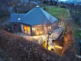 Casa na Árvore de Luxo, 1 quarto (Silver Birch - No Pets) | Com decoração personalizada, com mobília individualizada 