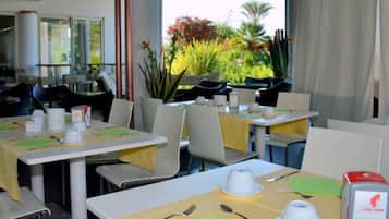 Apartamento, 1 quarto, terraço | Restaurantes