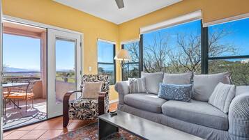 Apartamento | 2 quartos, secretária