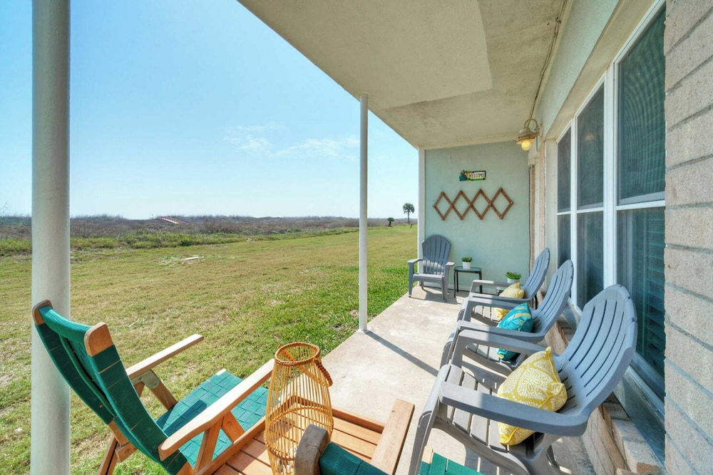 Sleeps 16 2 Beachfront Condos, Pool+pickleball+tennis Island Retreat Complex - Port Aransas, TX