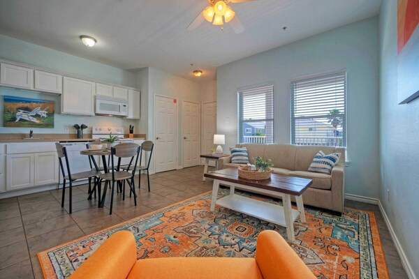Minutes To The Beach W/ Pool, Sleeps 8 Two Condos: Costa Bahia - Port Aransas, TX