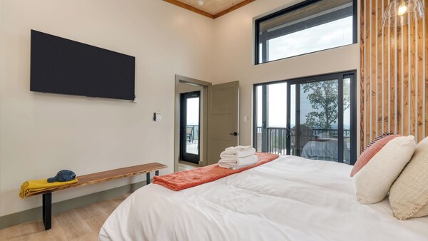 Grand Vista Retreat Luxury Group Retreat W/ Indoor Pool, Arcade & 56-mile Views - Great Smoky Mountains National Park