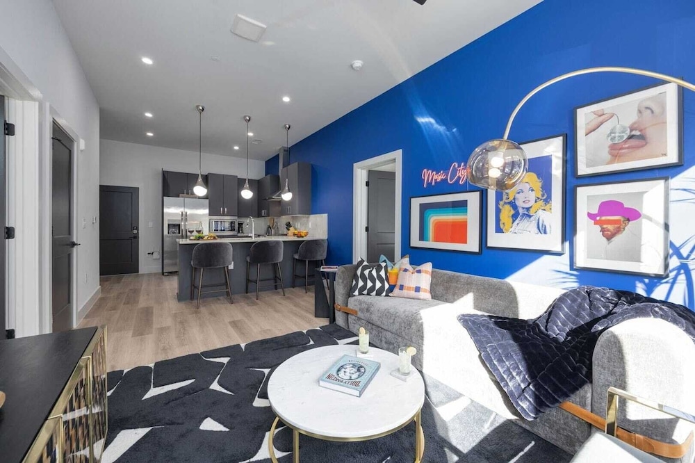 2 Modern Apartments In Heart Of Midtown, Walkable Location Patio, Pool & Gym - Nashville, TN