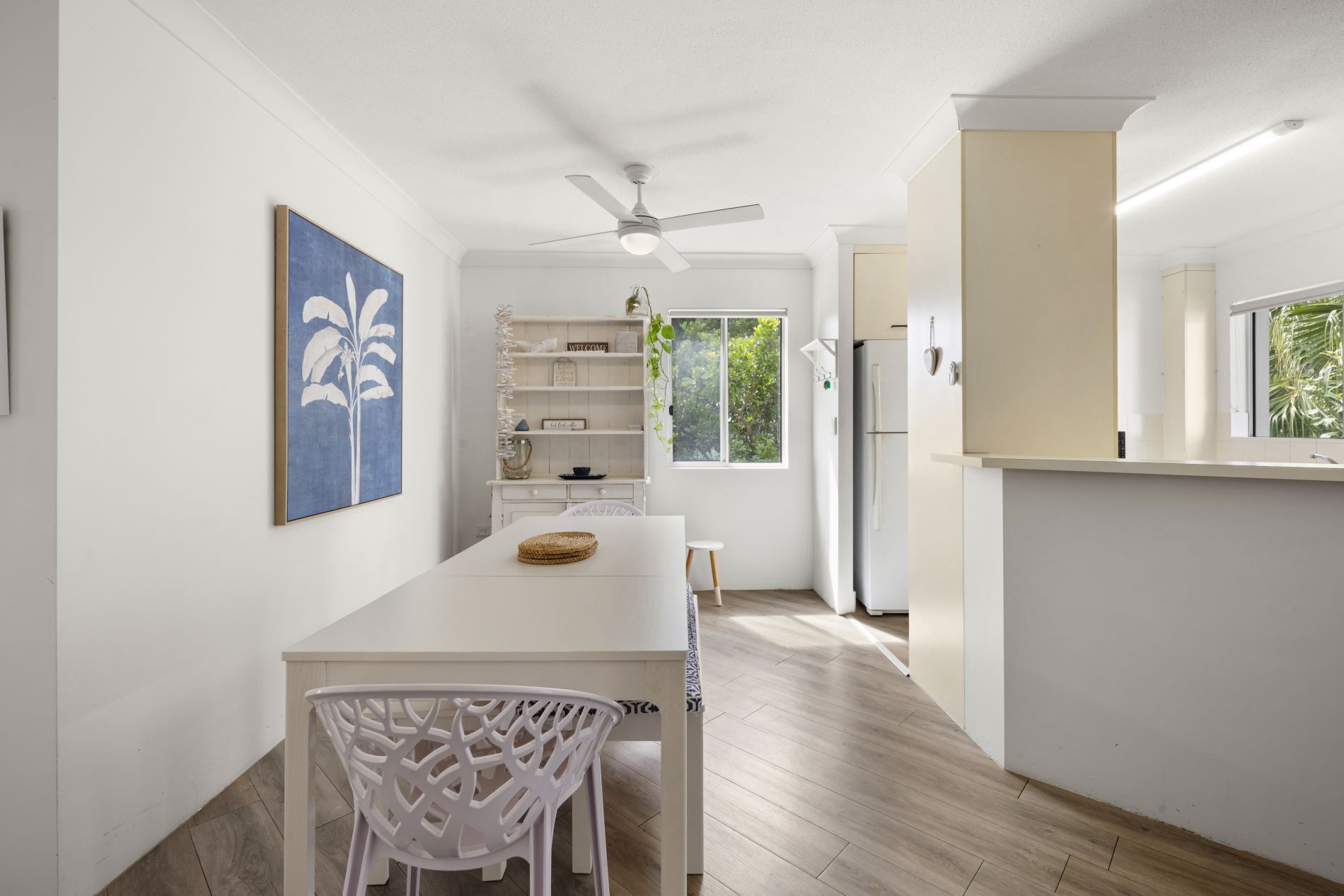 Two Bedroom Apartment in Central Burleigh | Sala de jantar