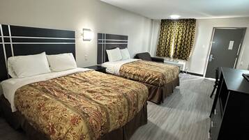 Quarto Duplo, 2 camas queen-size | Secretária, secretária adequada para computadores portáteis