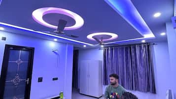 Quarto quádruplo luxo, sacada, vista para a montanha | Wi-Fi de cortesia
