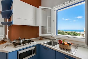Apartamento standard, 2 quartos, sacada (Complesso Azzurro 1 Near The Beach) | Cozinha privada