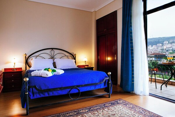 Aiges Melathron - Верия