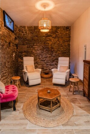 Área de tratamento externa, massagens com pedras quentes